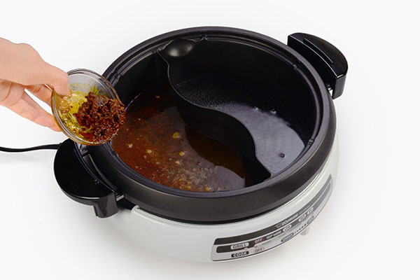 Yin Yang Hot Pot: Sichuan Hot Pot | Zojirushi.com