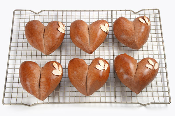 Chocolate Cream Heart Buns | Zojirushi.com